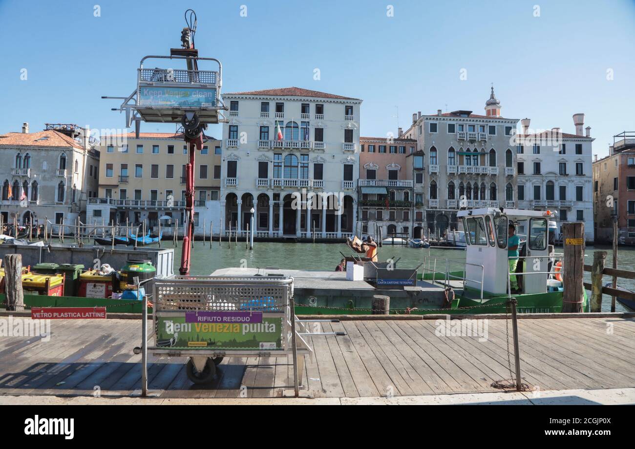 Mantenere pulita venezia immagini e fotografie stock ad alta ...