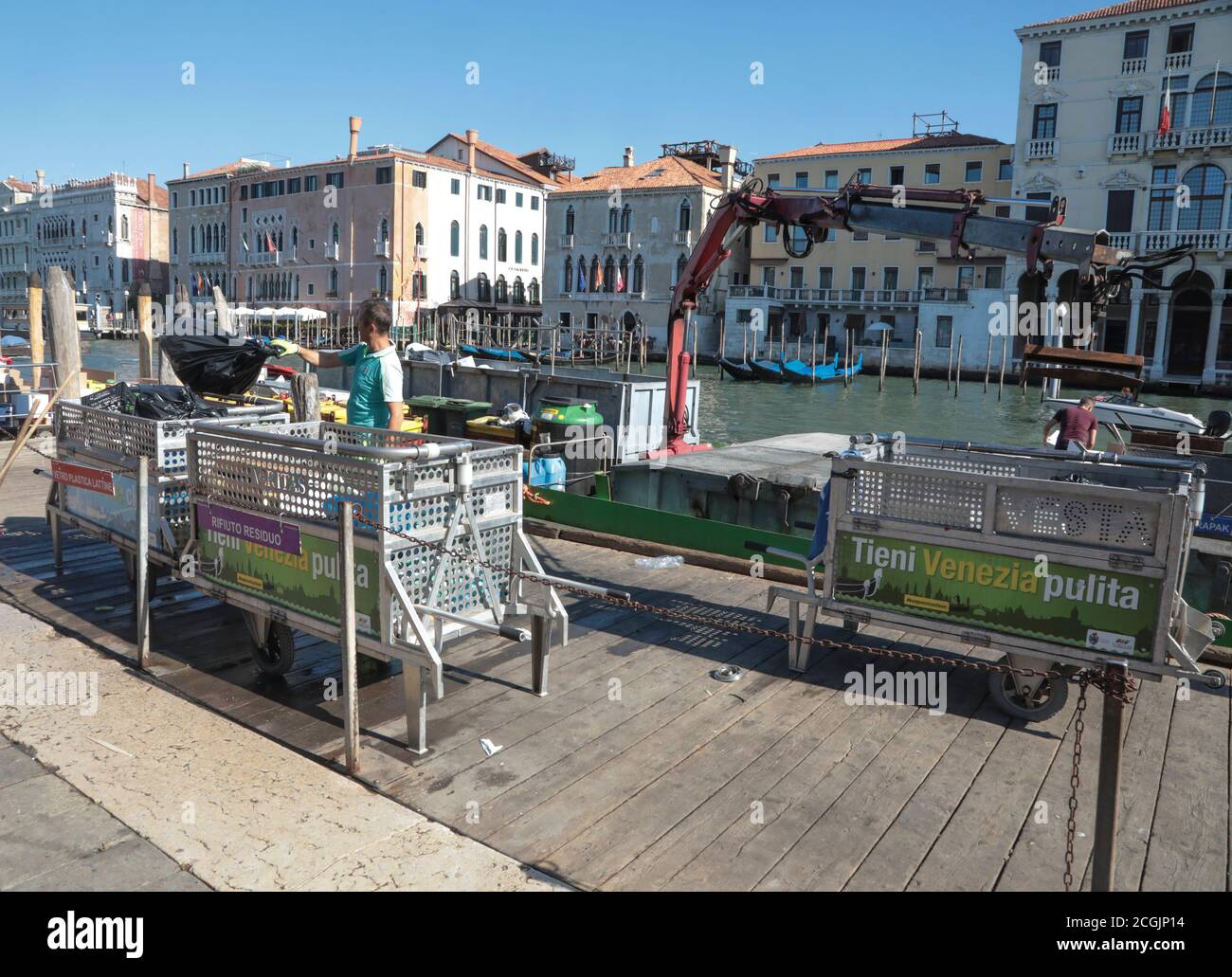 Mantenere pulita venezia immagini e fotografie stock ad alta ...