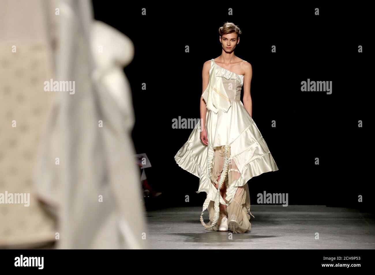 Idsok sfilata di moda passerella modella modella modella immagini e ...
