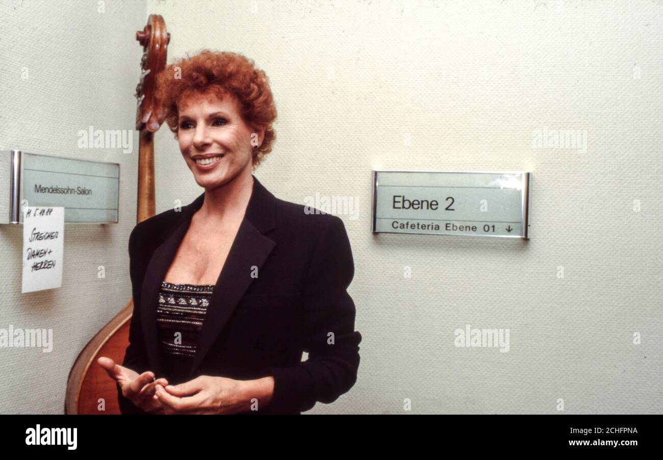 La cantante italiana ornella vanoni immagini e fotografie stock ad alta ...