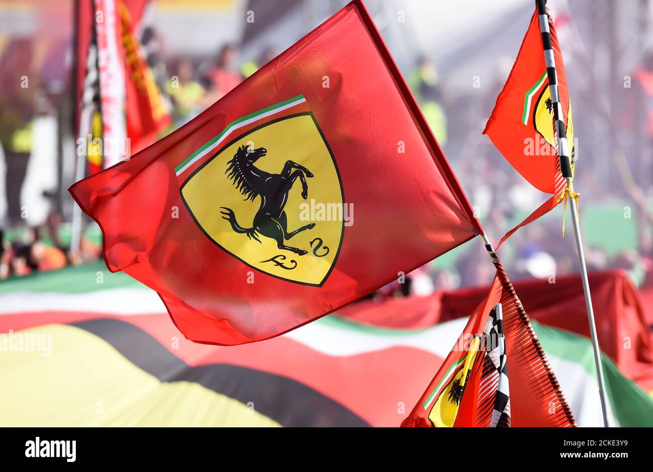 Bandiere italiane ferrari immagini e fotografie stock ad alta ...