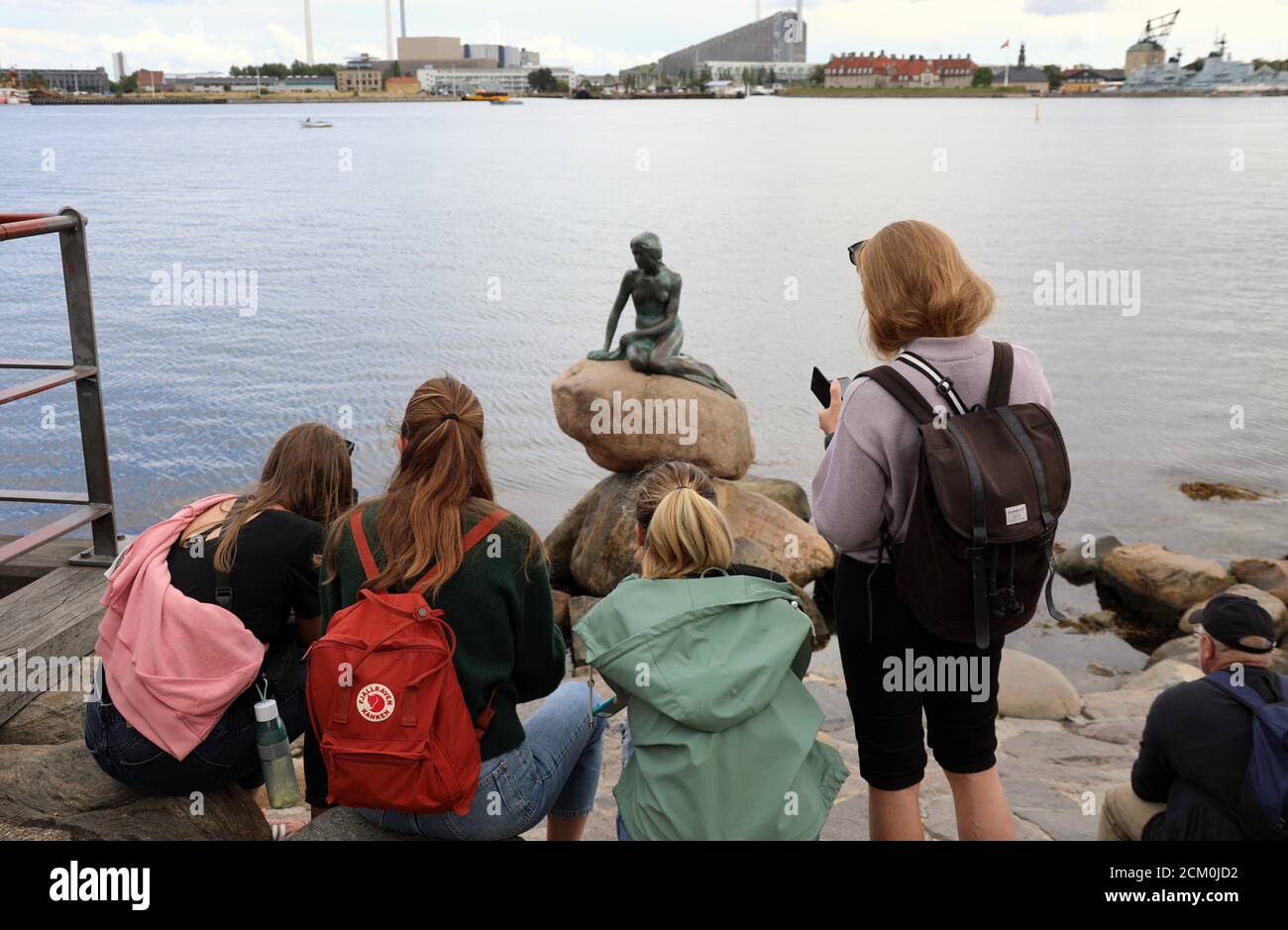 La statua della sirenetta di edvard eriksen immagini e fotografie stock ...