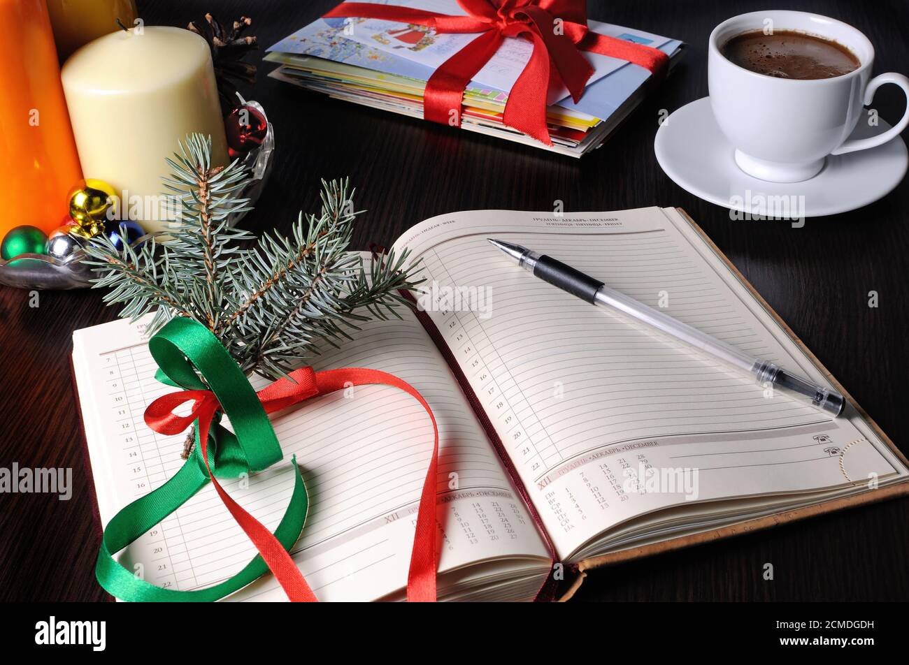 Scrivendo una lista di natale immagini e fotografie stock ad alta ...