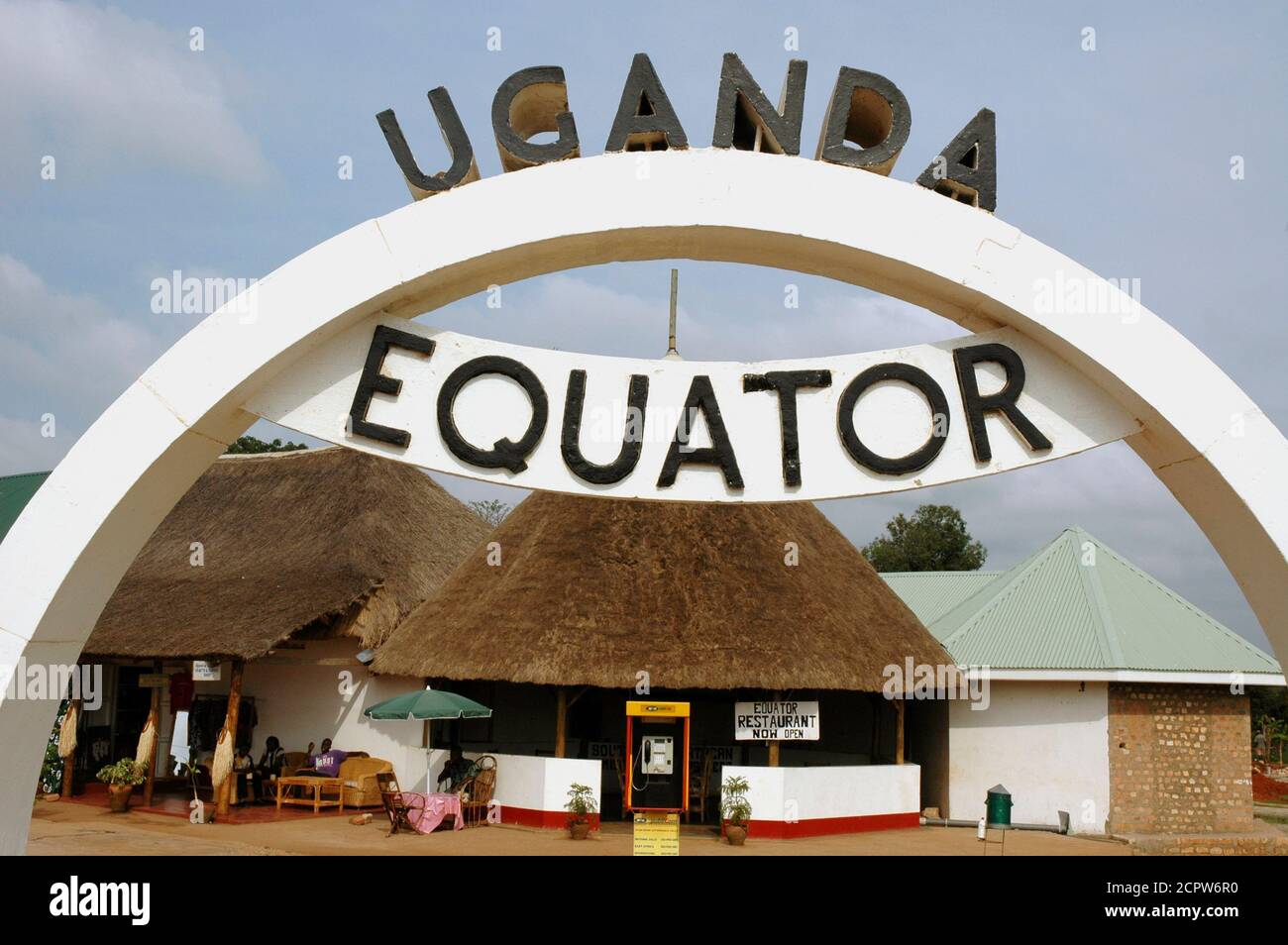 Uganda equator sign immagini e fotografie stock ad alta risoluzione - Alamy