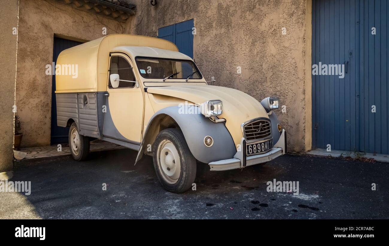 Original citroen 2cv immagini e fotografie stock ad alta risoluzione ...