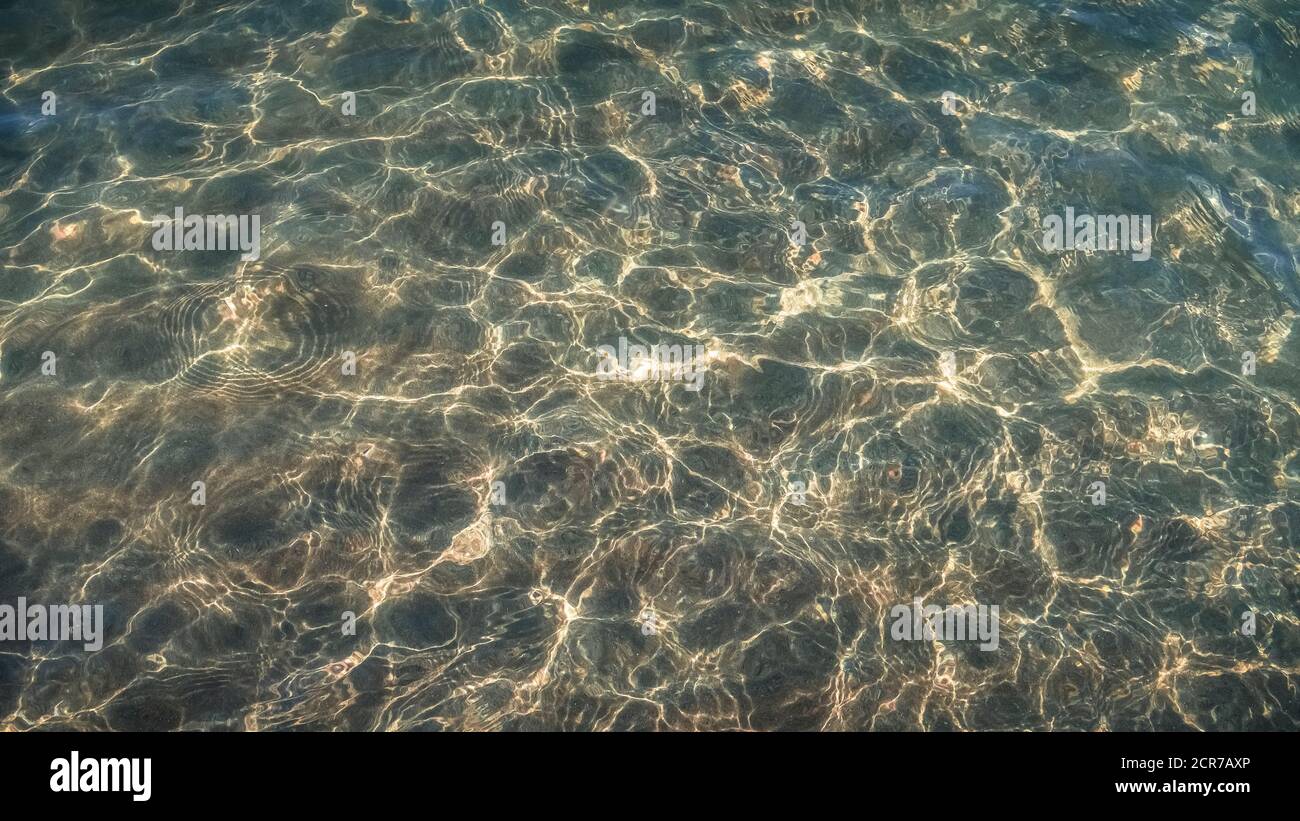 Acqua di mare trasparente immagini e fotografie stock ad alta ...