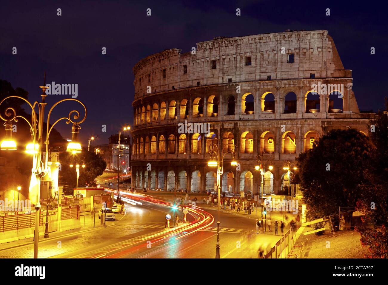 Colpo di notte del colosseo immagini e fotografie stock ad alta ...
