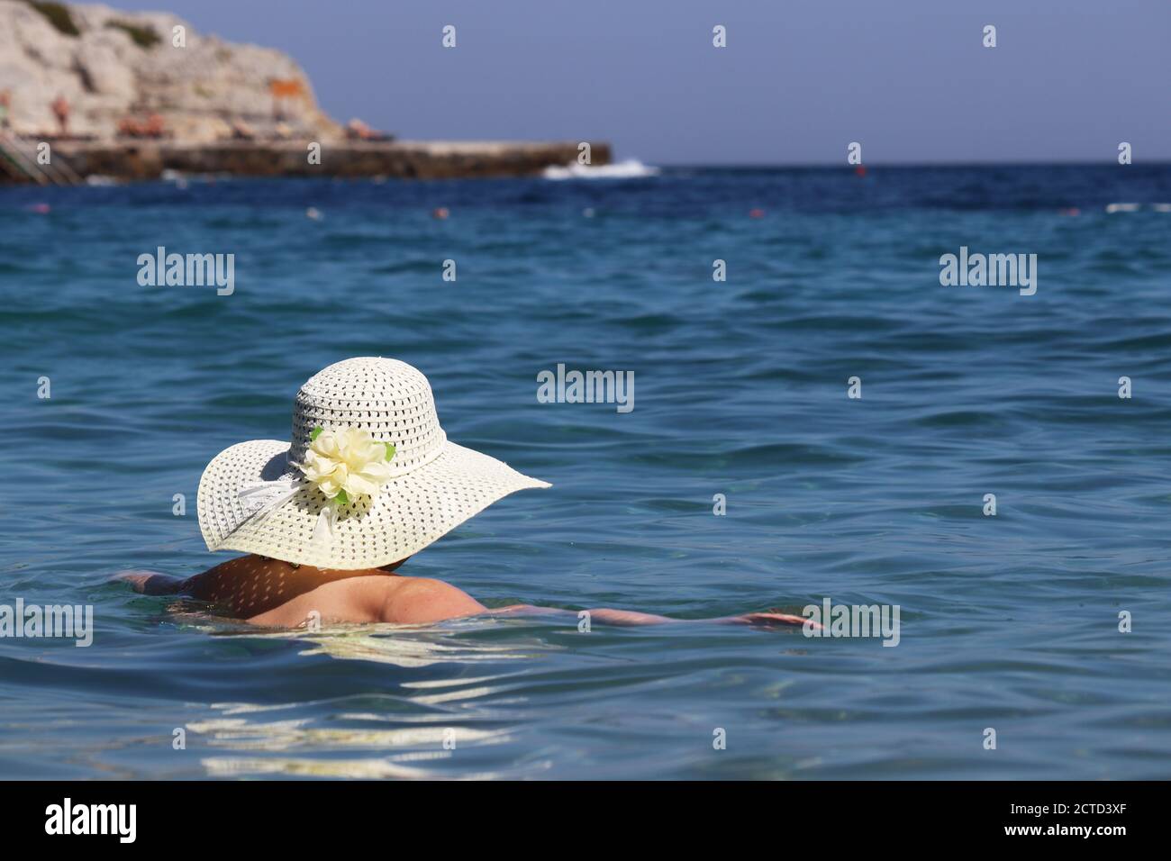 Persona Spiaggia Mare Immagini e Fotos Stock - Alamy