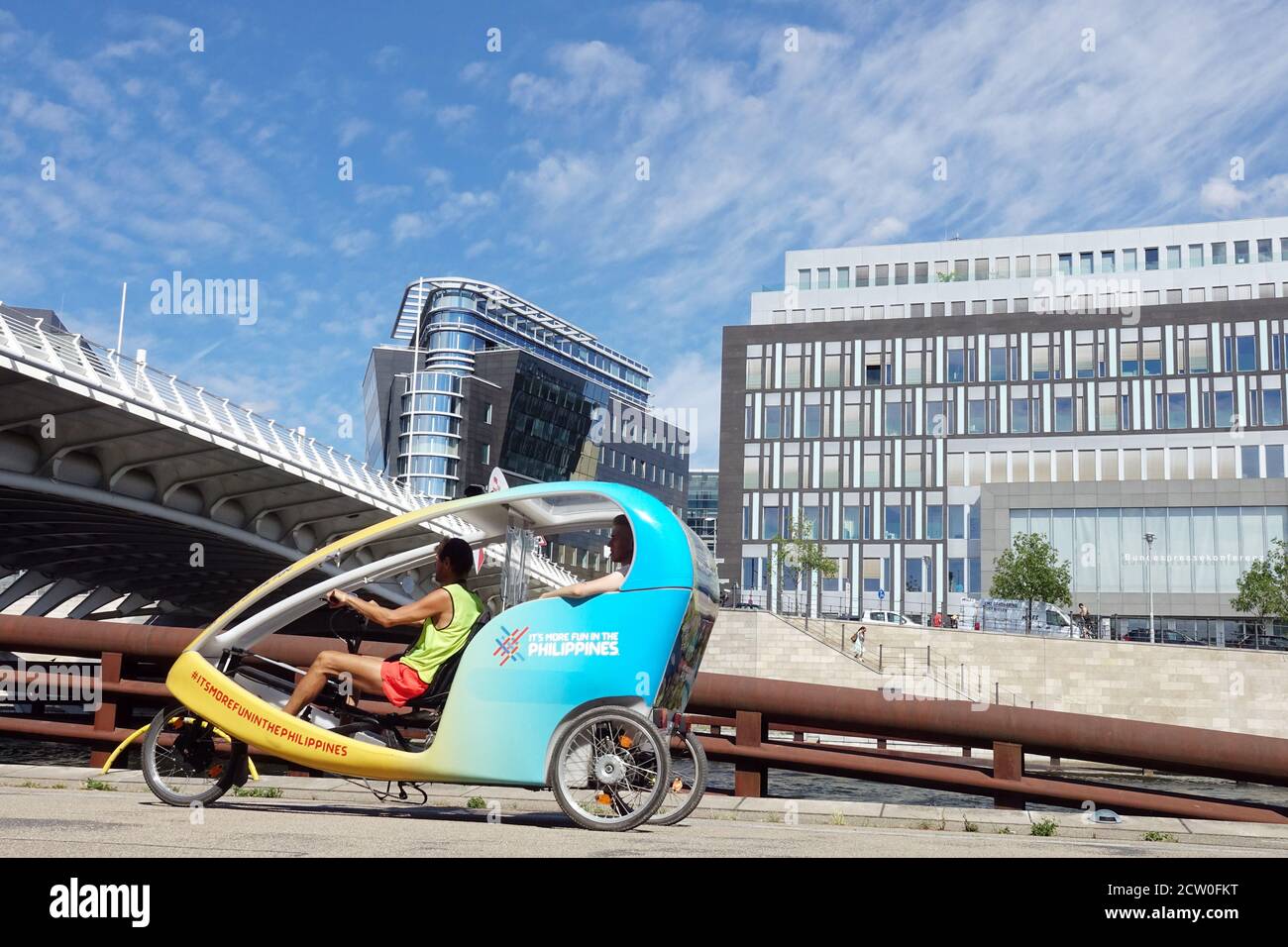 Bike rickshaw immagini e fotografie stock ad alta risoluzione - Alamy