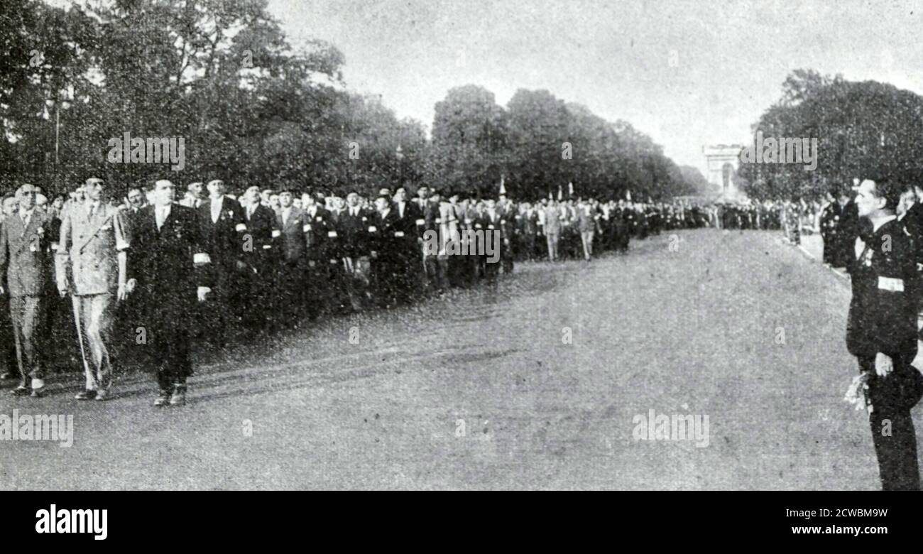 Foto in bianco e nero di una dimostrazione del fronte Nazionale a ...