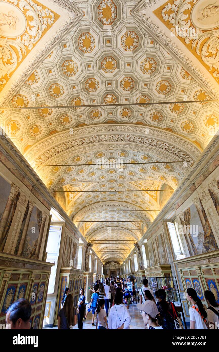 Biblioteca apostolica vaticana immagini e fotografie stock ad alta risoluzione - Alamy