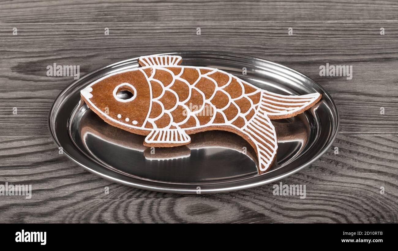 Torta a forma di pesce immagini e fotografie stock ad alta risoluzione ...