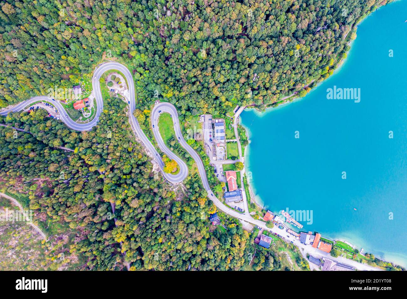Winding road aerial immagini e fotografie stock ad alta risoluzione - Alamy