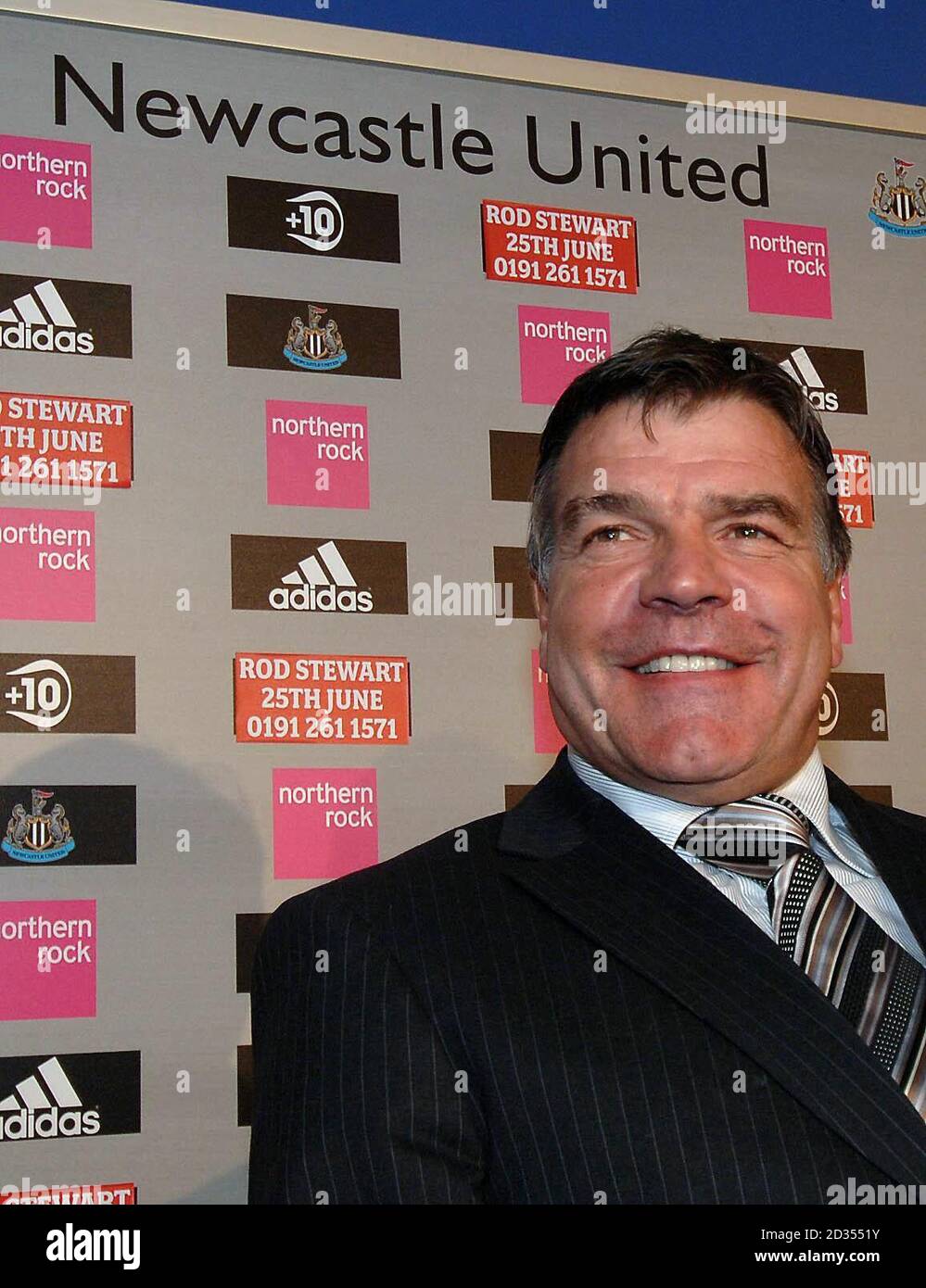 Il nuovo manager del newcastle united sam allardyce durante immagini e ...