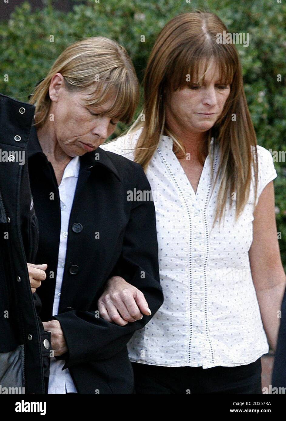 Jacqueline Simpson, 45 anni, (a sinistra) lascia Liverpool Crown Court ...