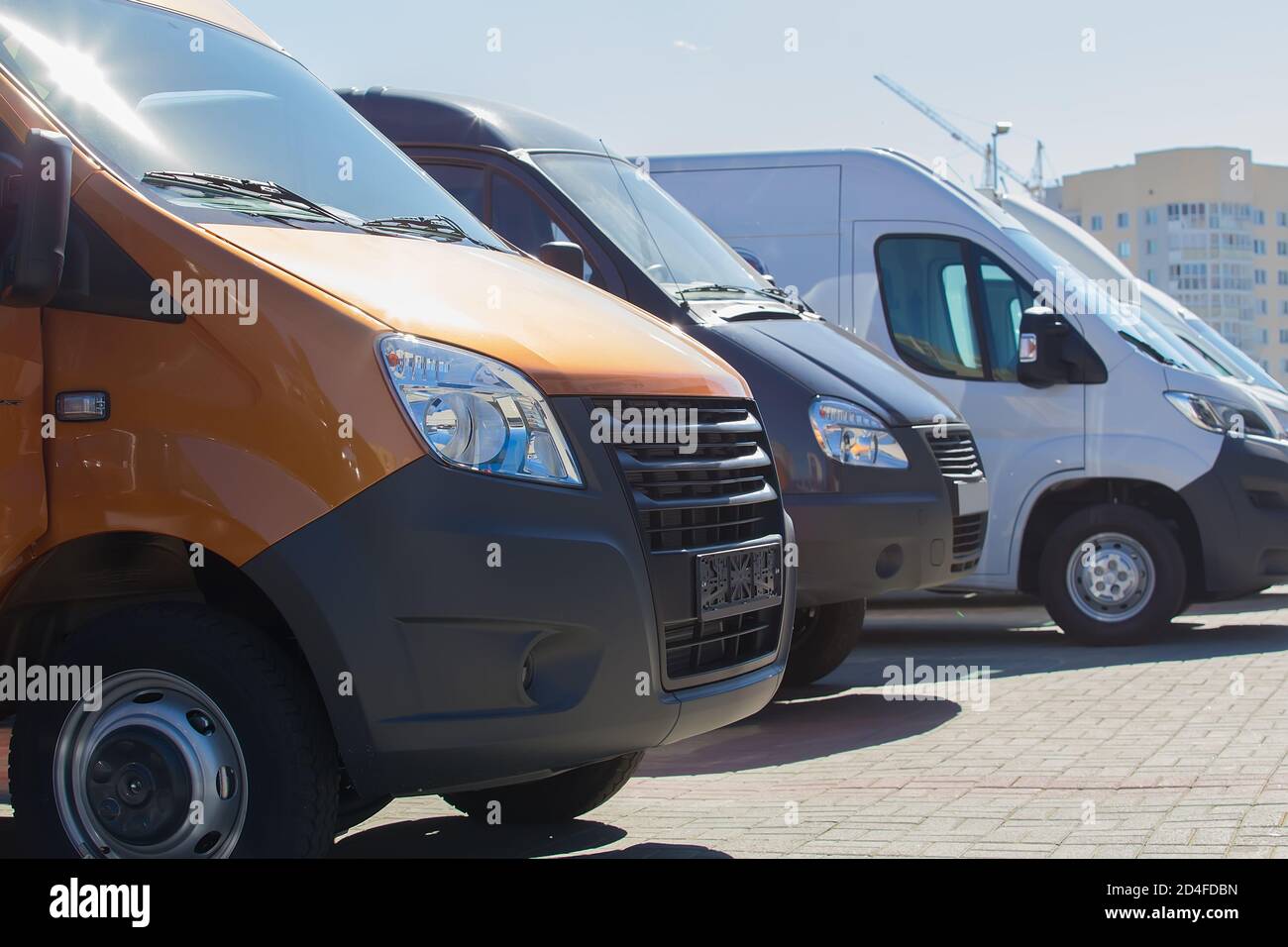 Minibus bianchi immagini e fotografie stock ad alta risoluzione - Alamy