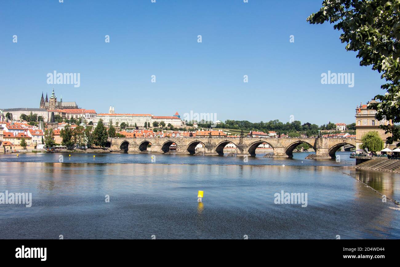 Castello di praga ponte carlo ponte gotico famoso del mondo immagini e ...