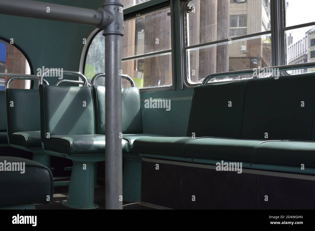 Corrimano del bus immagini e fotografie stock ad alta risoluzione - Alamy