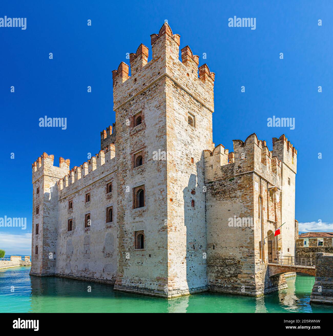 Castello Scaligero Castello di Sirmione Fortezza di epoca Scaligera nel ...