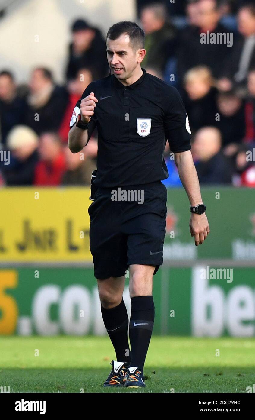 Peter bankes arbitro di calcio immagini e fotografie stock ad alta ...