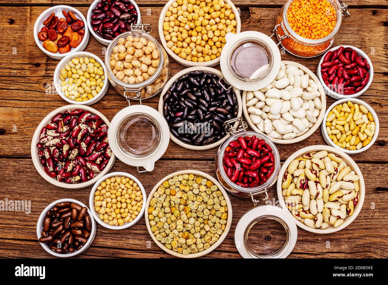 Vari tipi di fagioli. Insieme di legumi secchi vari, proteine ...