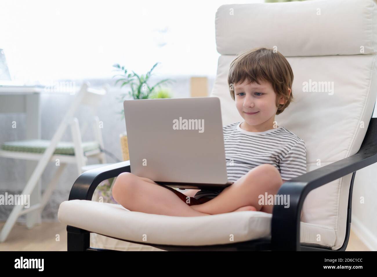 Bambino che fa i compiti cartoon immagini e fotografie stock ad alta ...