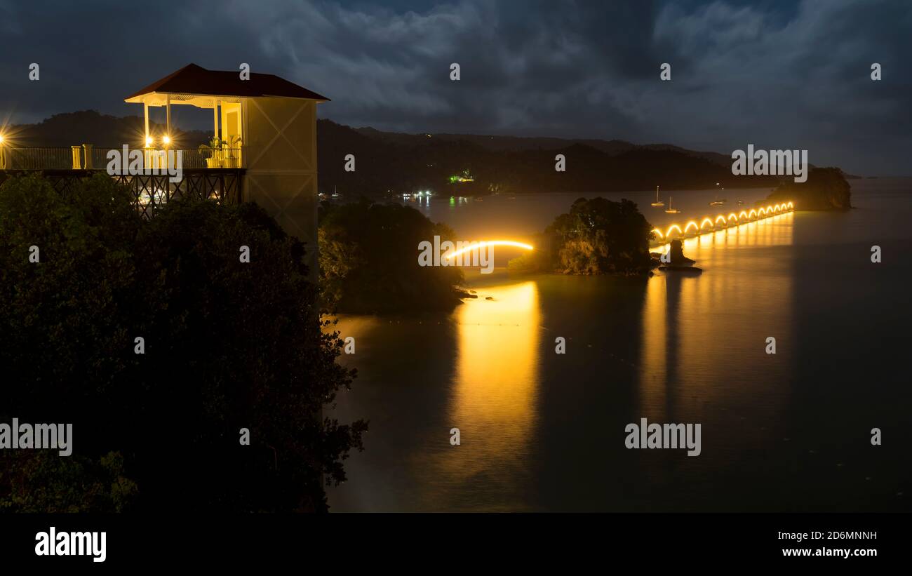 Puente peatonal island park immagini e fotografie stock ad alta ...