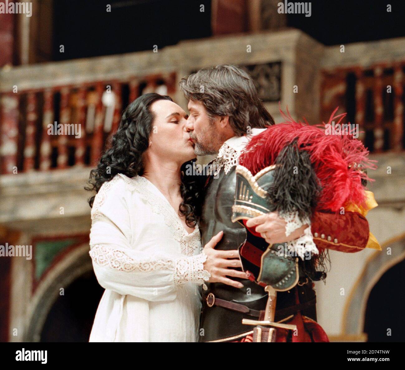Mark Rylance (Cleopatra), Paul Shelley (Mark Antony) in ANTONY E CLEOPATRA di Shakespeare al ...