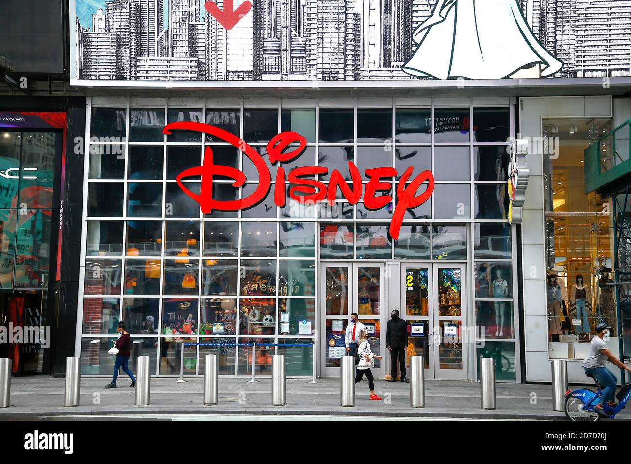 Disney store times square new immagini e fotografie stock ad alta ...