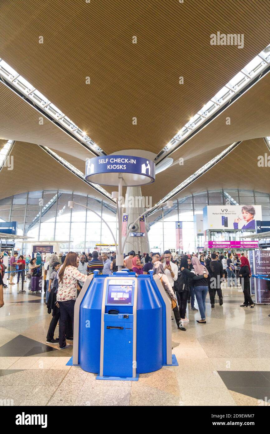 Check in kiosk immagini e fotografie stock ad alta risoluzione - Alamy