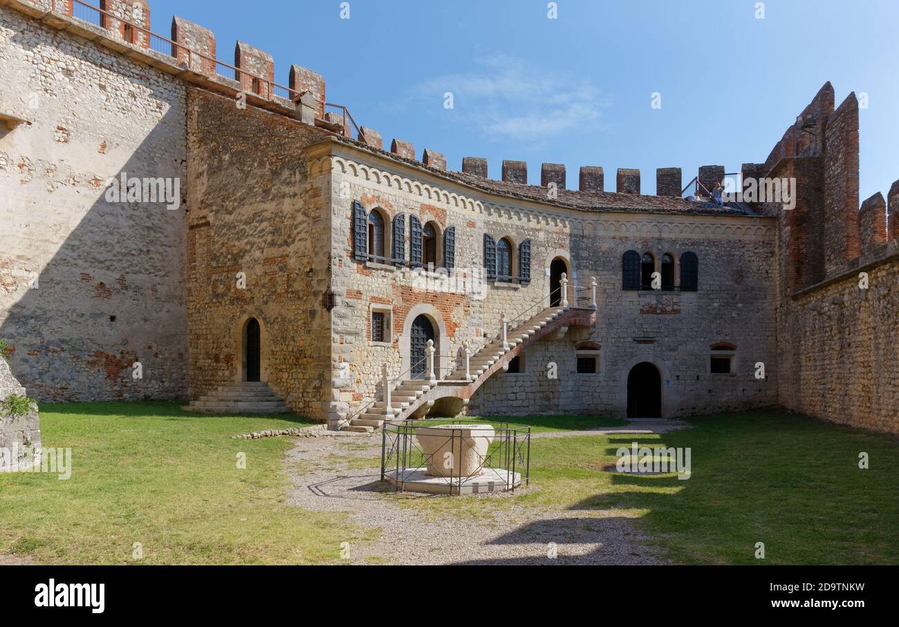 Castello di soave immagini e fotografie stock ad alta risoluzione - Alamy