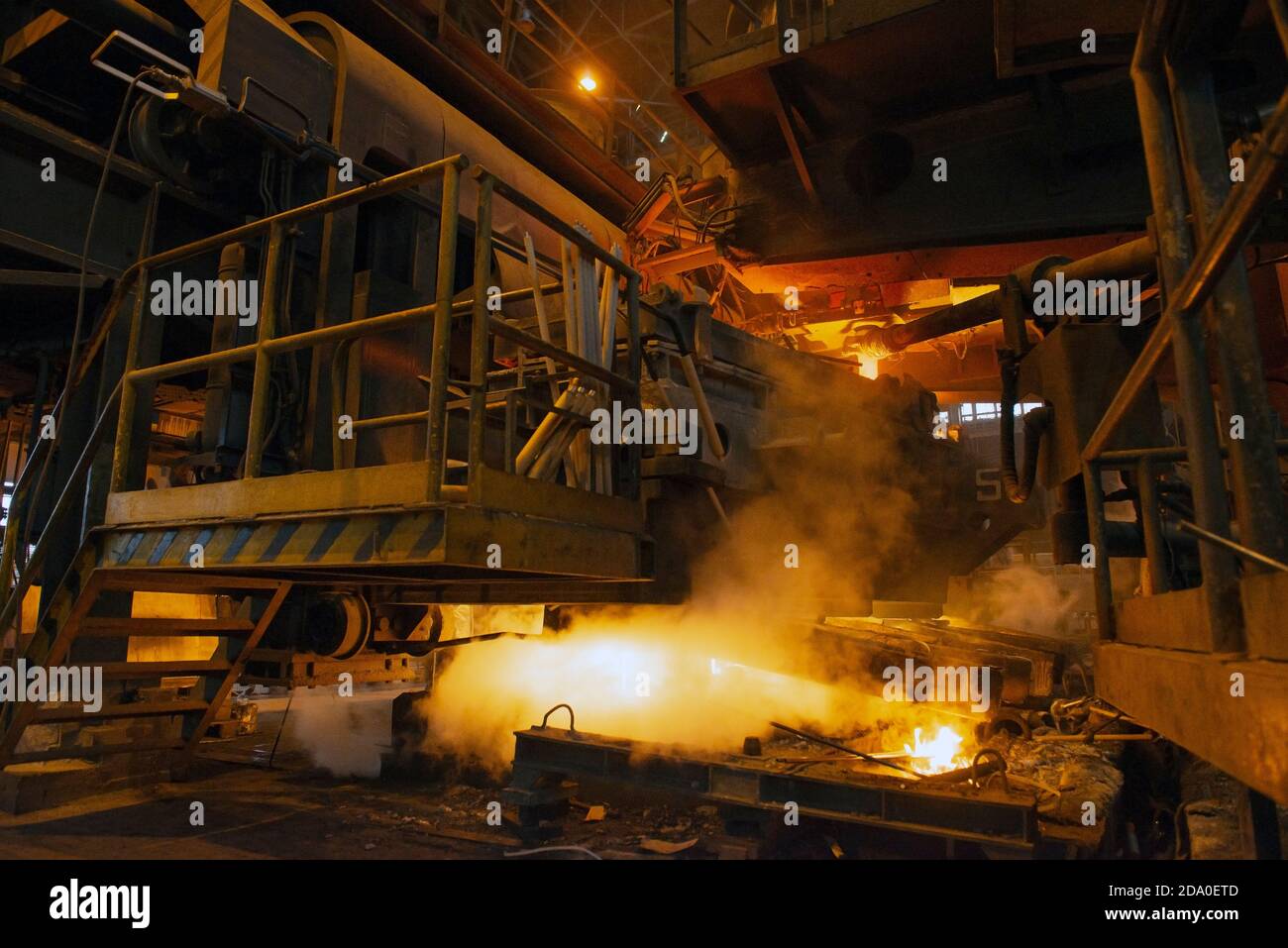 Produzione di acciaio per impianti di colata continua immagini e ...