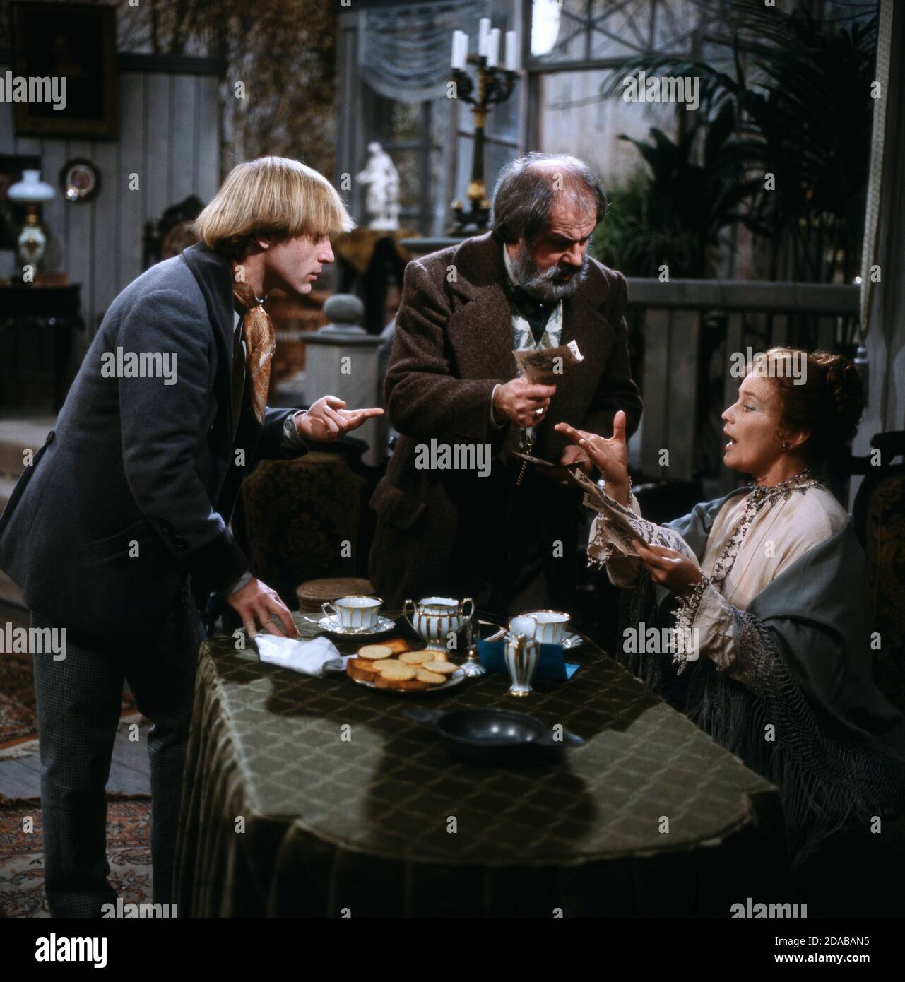 Wolfgang Wolter, Hans Putz und Maria Schell in Der Wald, Regie: Wilm ...