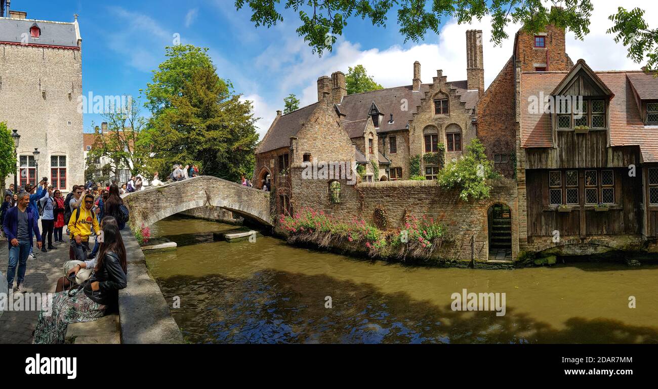 Edifici medievali immagini e fotografie stock ad alta risoluzione - Alamy