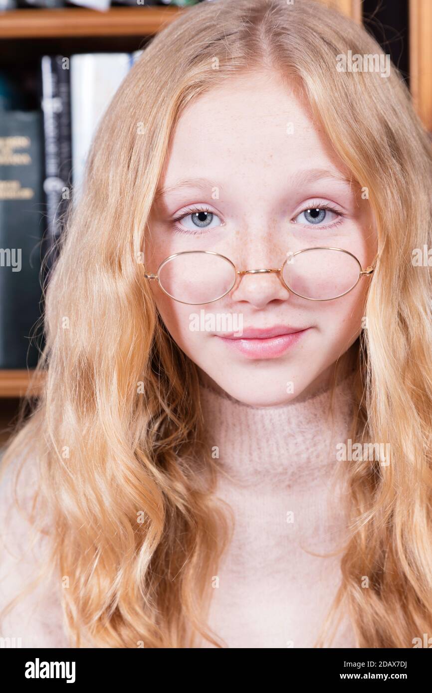 Ragazza di 12 anni pelo immagini e fotografie stock ad alta risoluzione ...