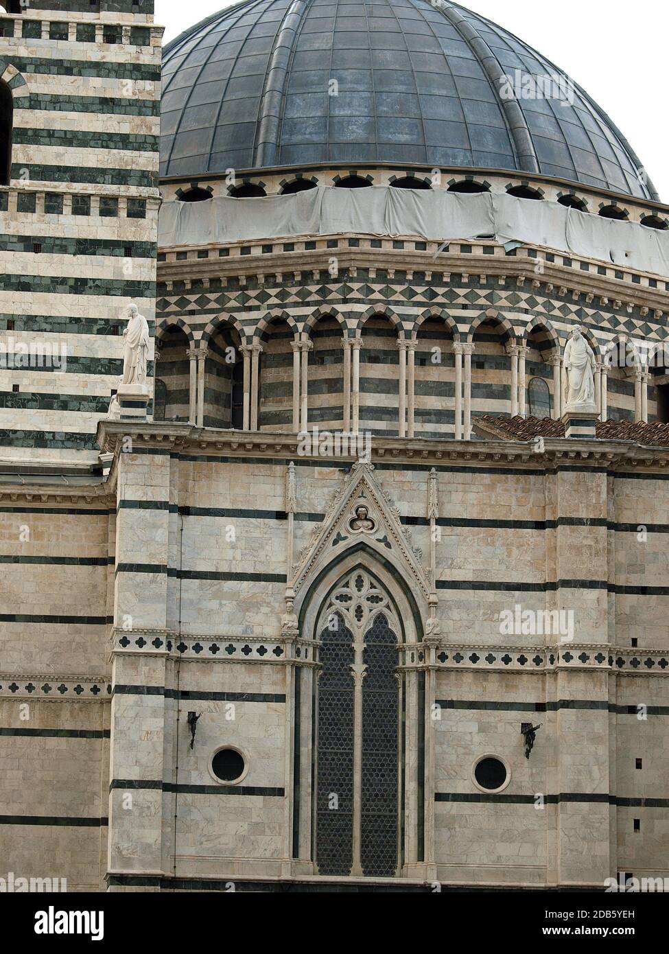 Il Duomo di Siena che è stata costruita nel XII e XIII secolo, è una ...
