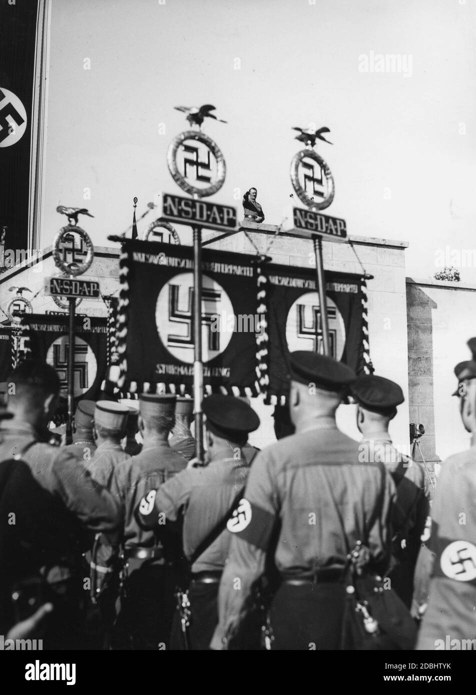 Adolf hitler con bandiera svastica nazista Foto e Immagini Stock in ...