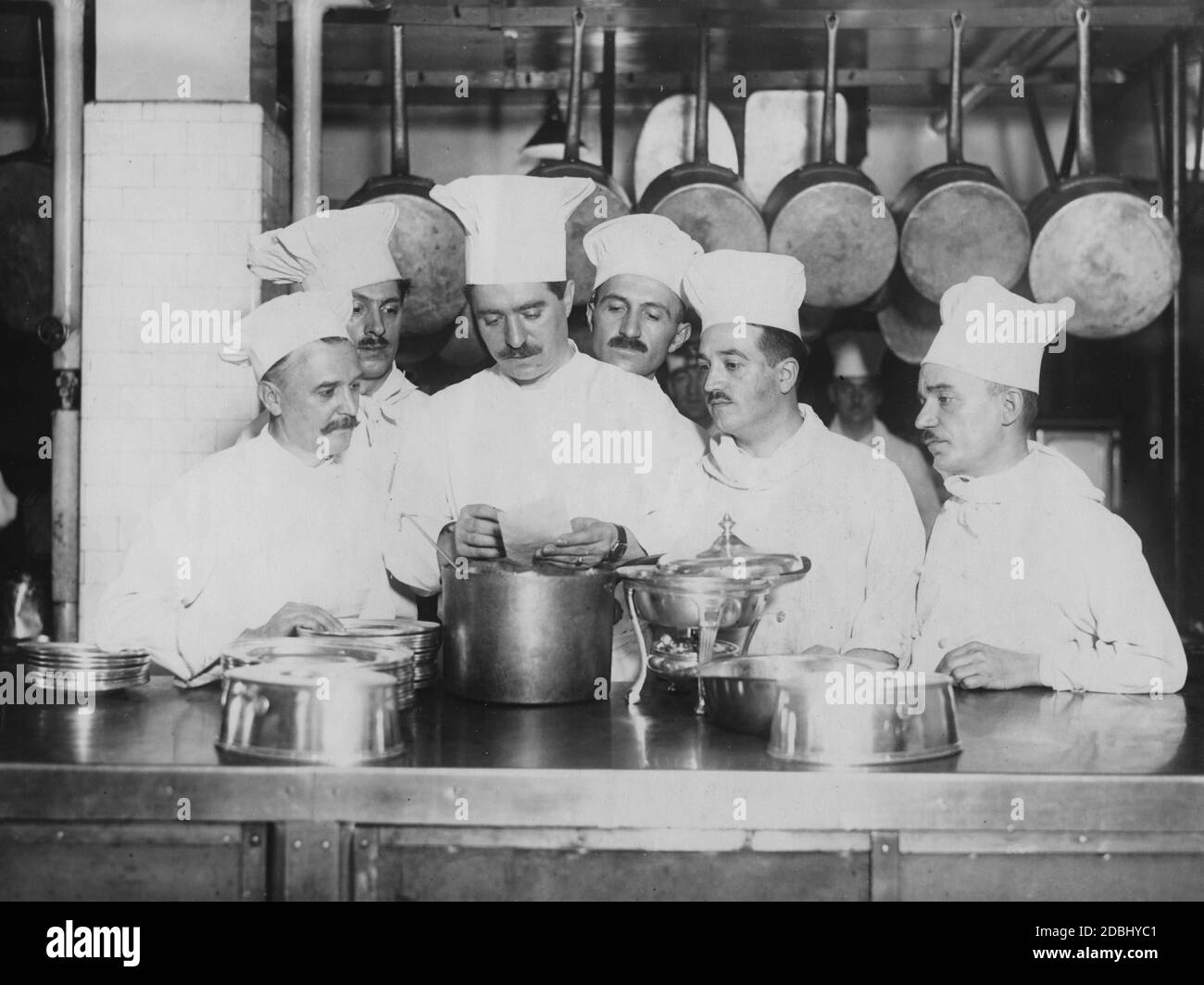 Moglie rumena Foto e Immagini Stock in Bianco e Nero - Alamy