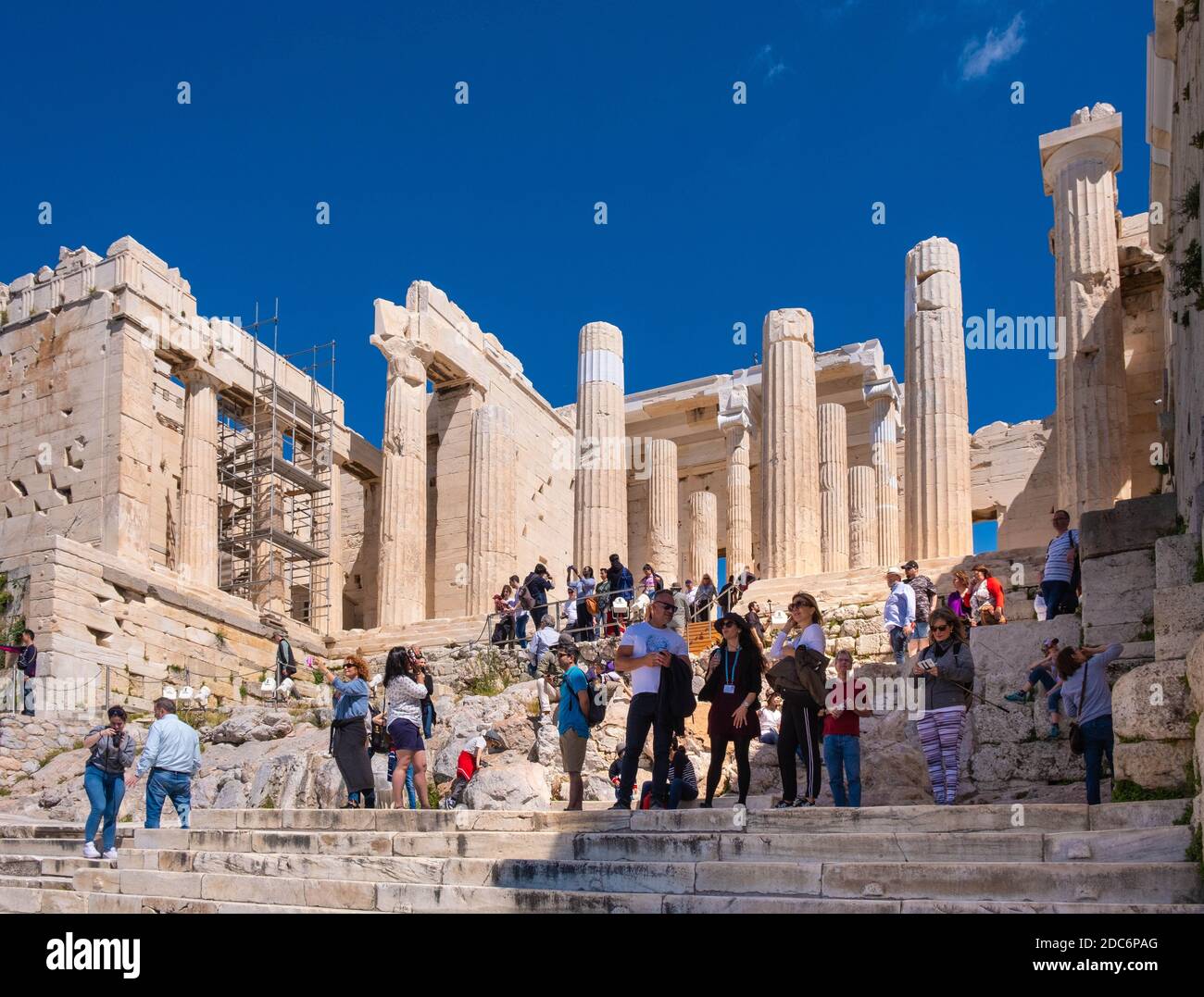 La porta monumentale per l'acropoli immagini e fotografie stock ad alta ...