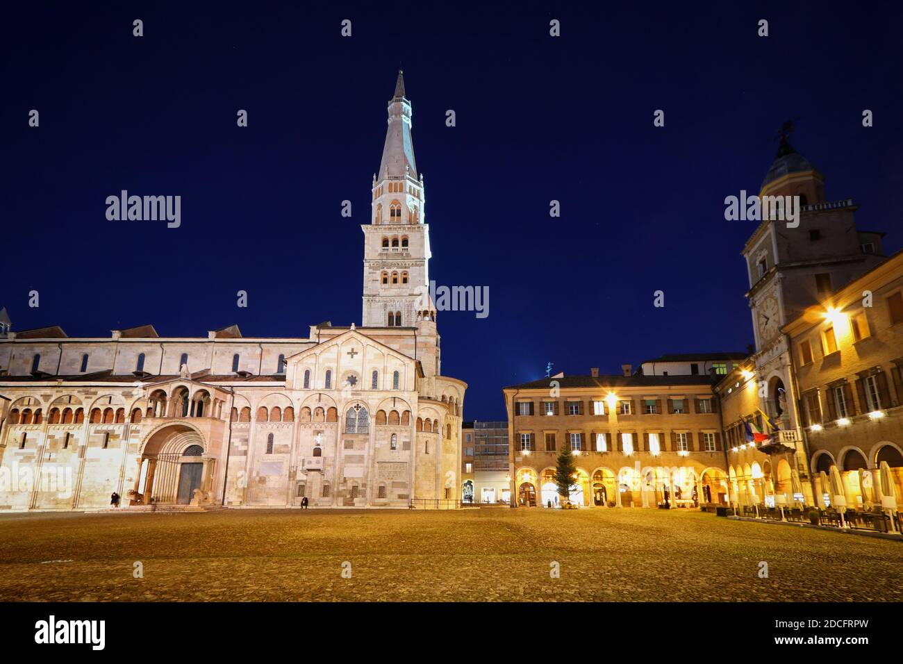 Torre ghirlandina simbolo di modena immagini e fotografie stock ad alta ...