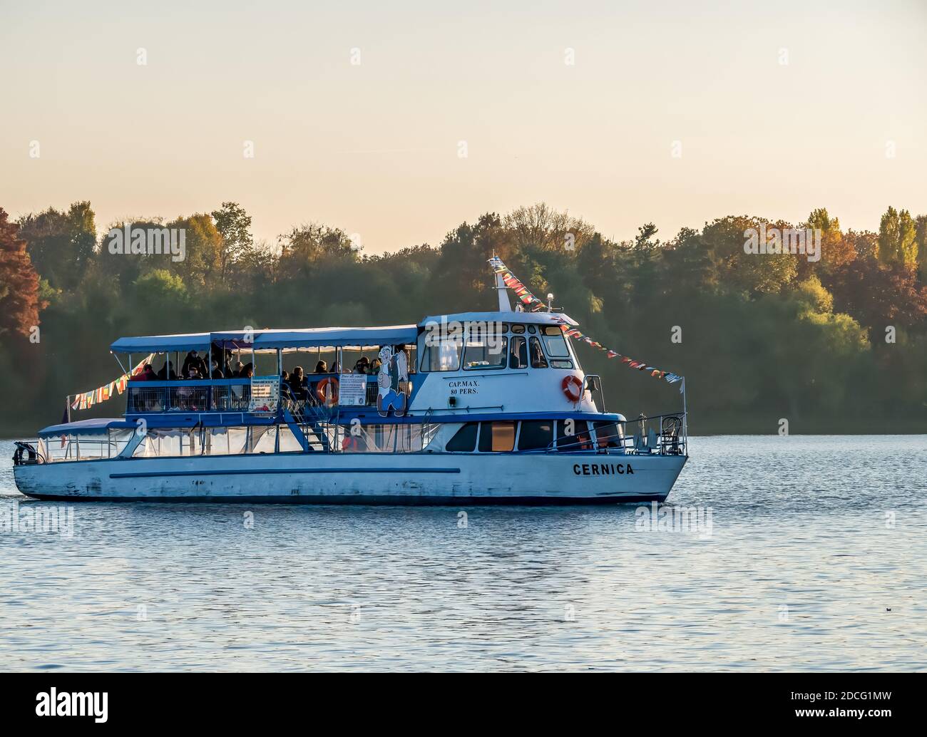 Turisti In Crociera In Barca Immagini e Fotos Stock - Alamy