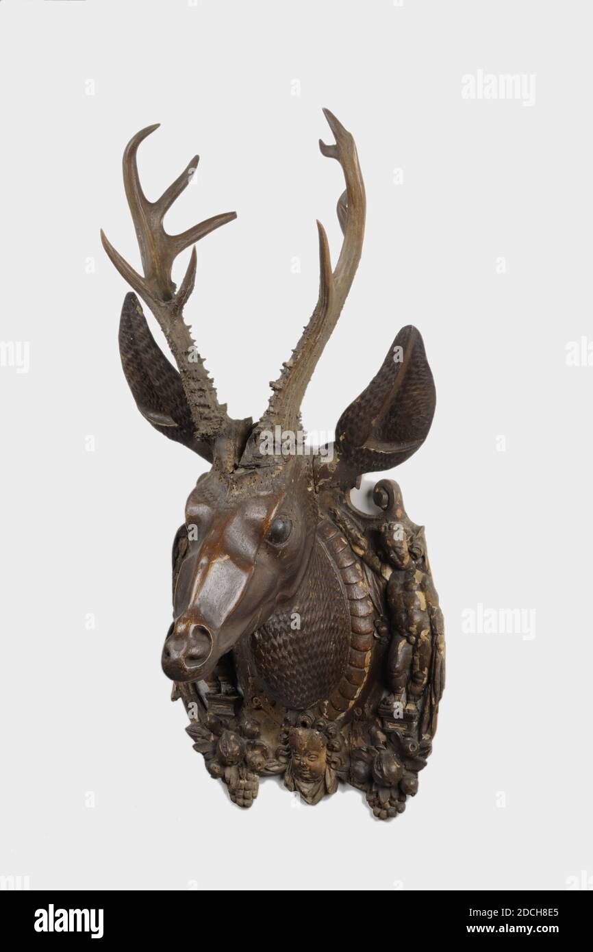 Testa di cervo intagliata in legno immagini e fotografie stock ad alta ...