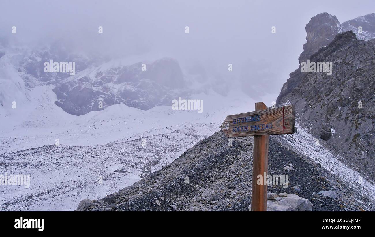 Sentiero escursionistico sud immagini e fotografie stock ad alta ...