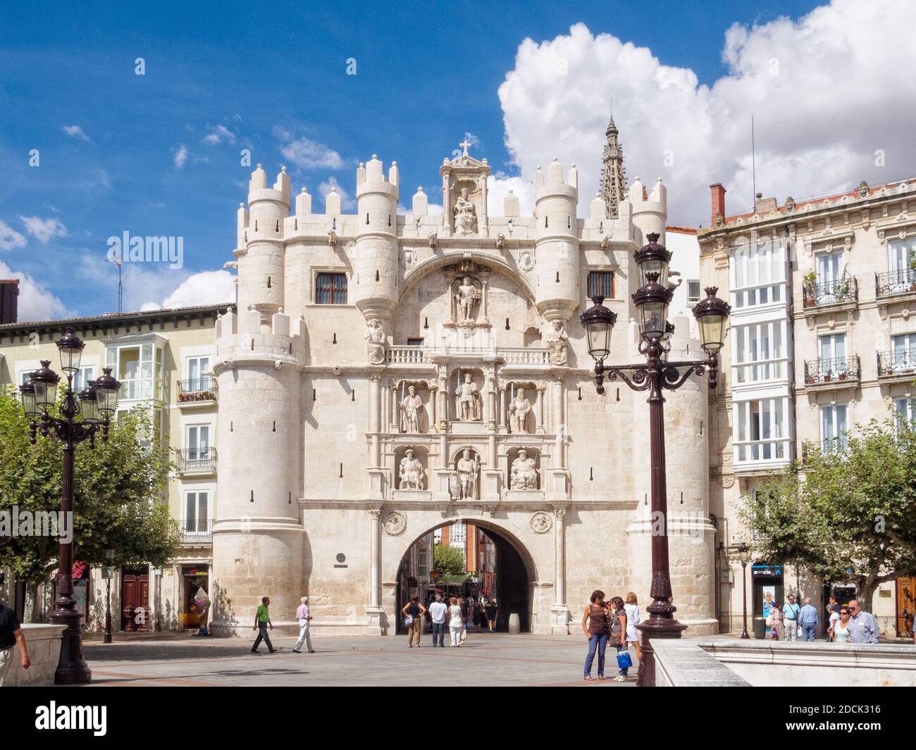 L'Arco di Santa Maria (Arco) è una delle 12 porte medievali che la ...