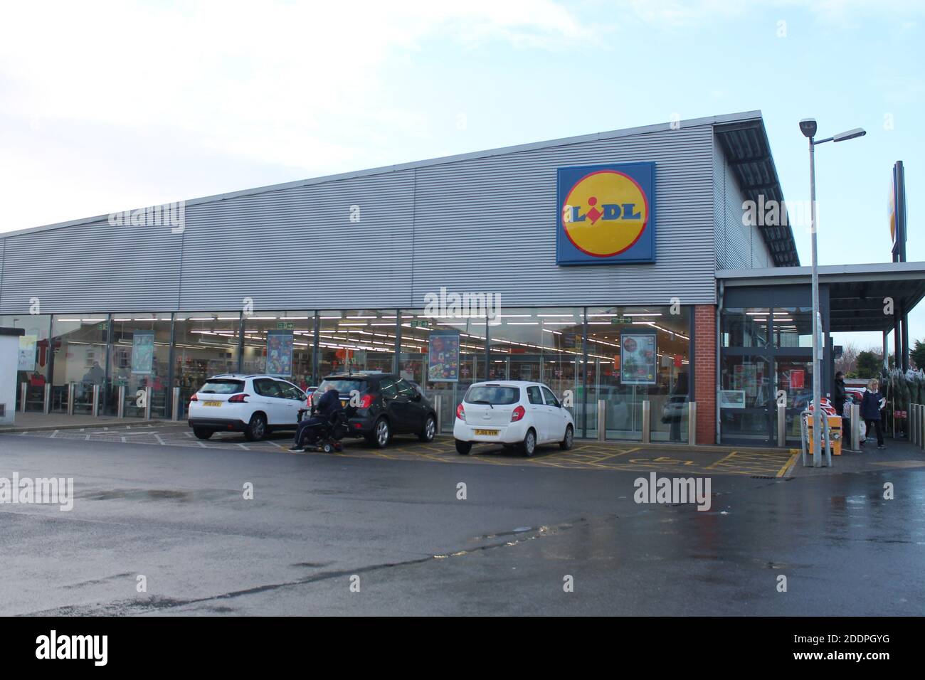 Lidl store front immagini e fotografie stock ad alta risoluzione - Alamy