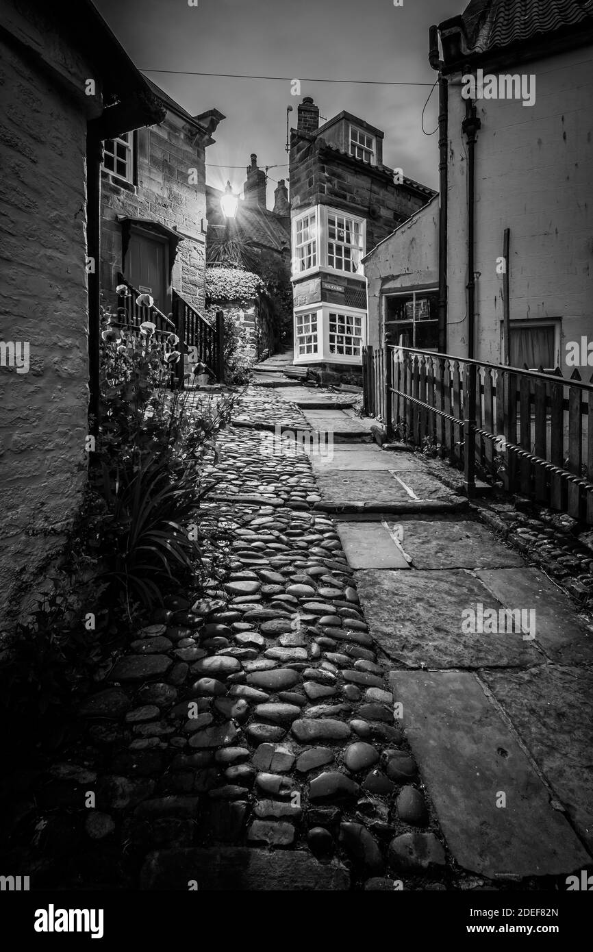 Stradine strette Foto e Immagini Stock in Bianco e Nero - Alamy