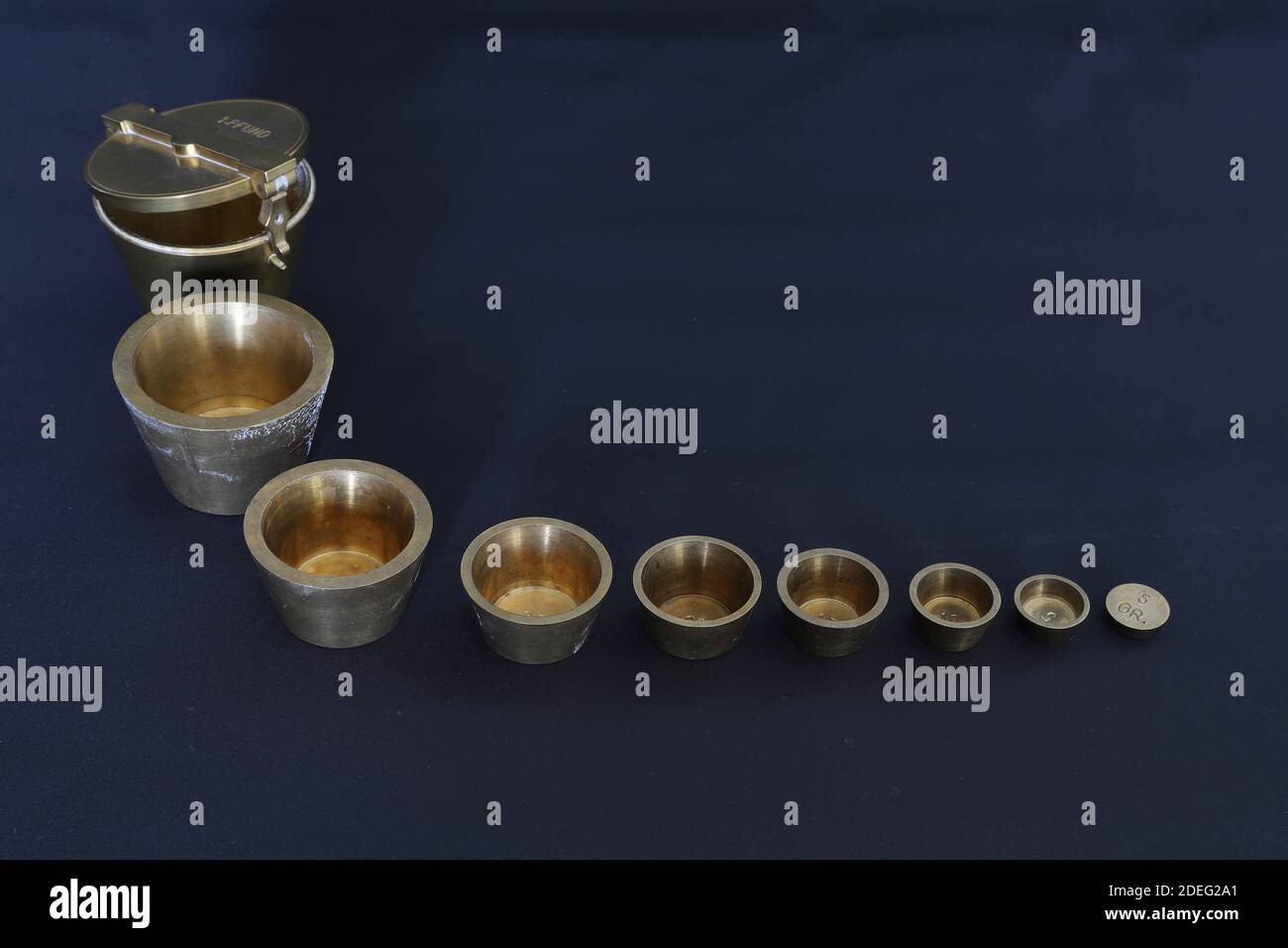 Pesi di scala immagini e fotografie stock ad alta risoluzione - Alamy