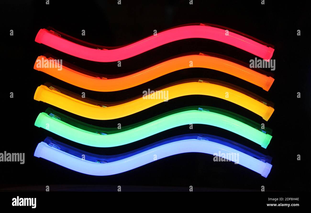 Display a luce fluorescente colorata immagini e fotografie stock ad ...