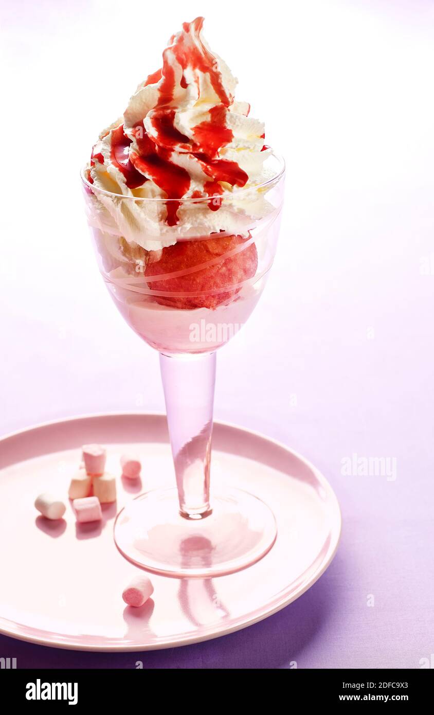 Coppetta gelato immagini e fotografie stock ad alta risoluzione ...