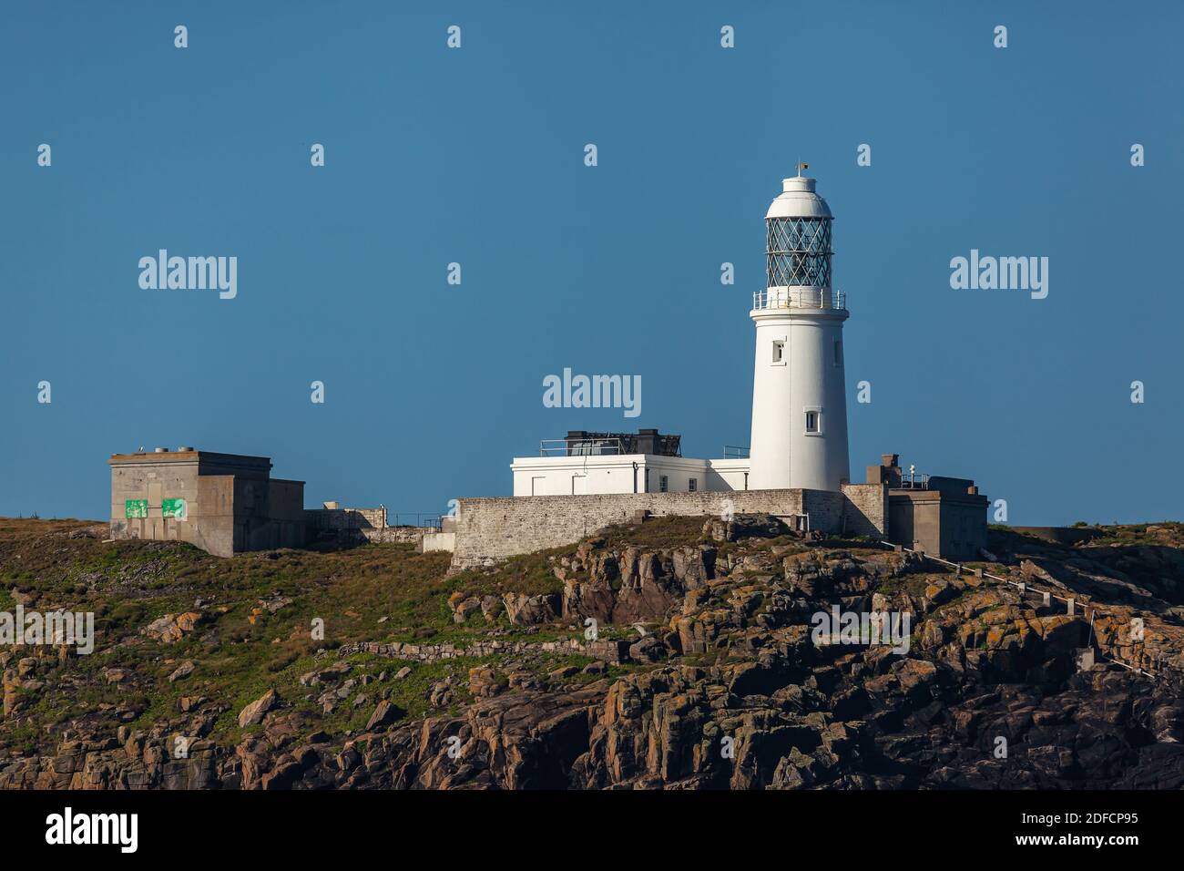 Faro di granito della cornovaglia immagini e fotografie stock ad alta ...